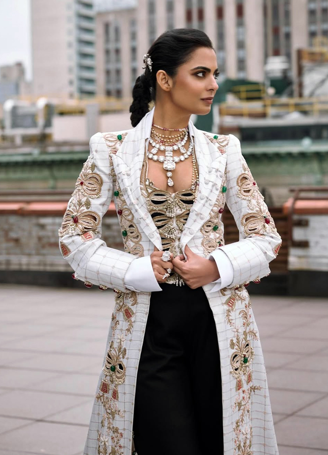 మెట్‌గాలా 2025 ఈవెంట్‌లో మెరిసిన ఇషా అంబానీ (ఫోటోలు) | Isha Ambani in Met Gala 2025 Event | Sakshi